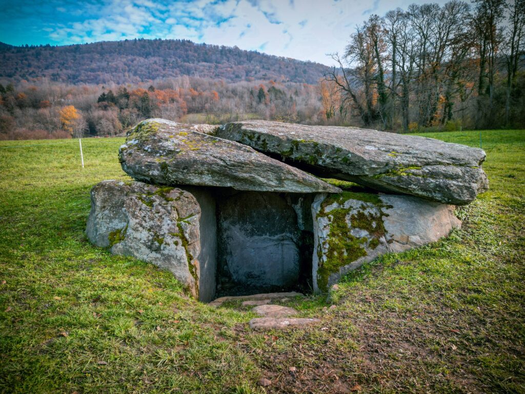 Les Dolmens de Haute-Savoie